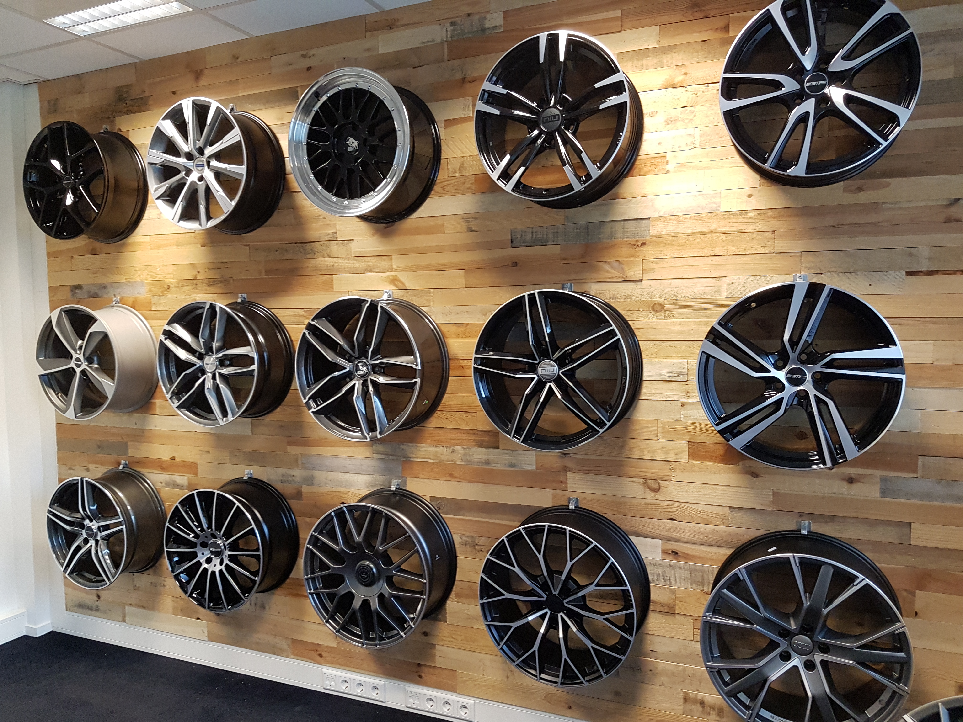 Home | Brooklyn Wheels & Tyres Velgen, autobanden specialist